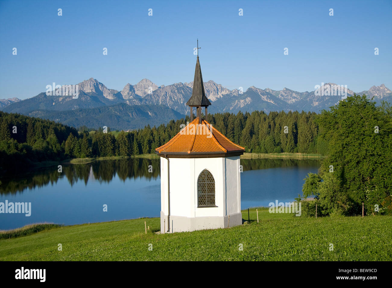 Chapel at the lake of Hegratsried near Halblech, Allgau, Germany Stock ...