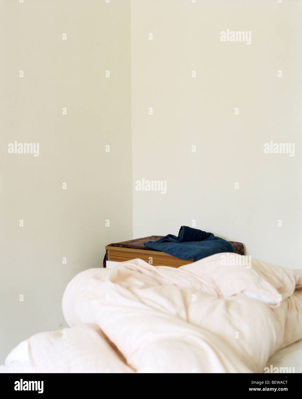 Cluttered bed hi-res stock photography and images - Alamy