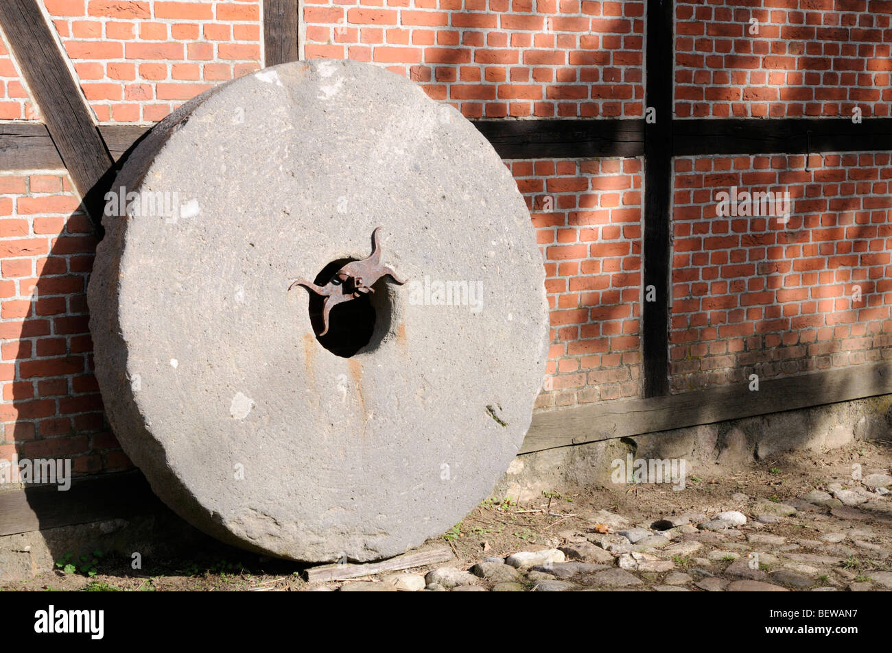 Alter Mühlstein. - Old mill stone Stock Photo - Alamy