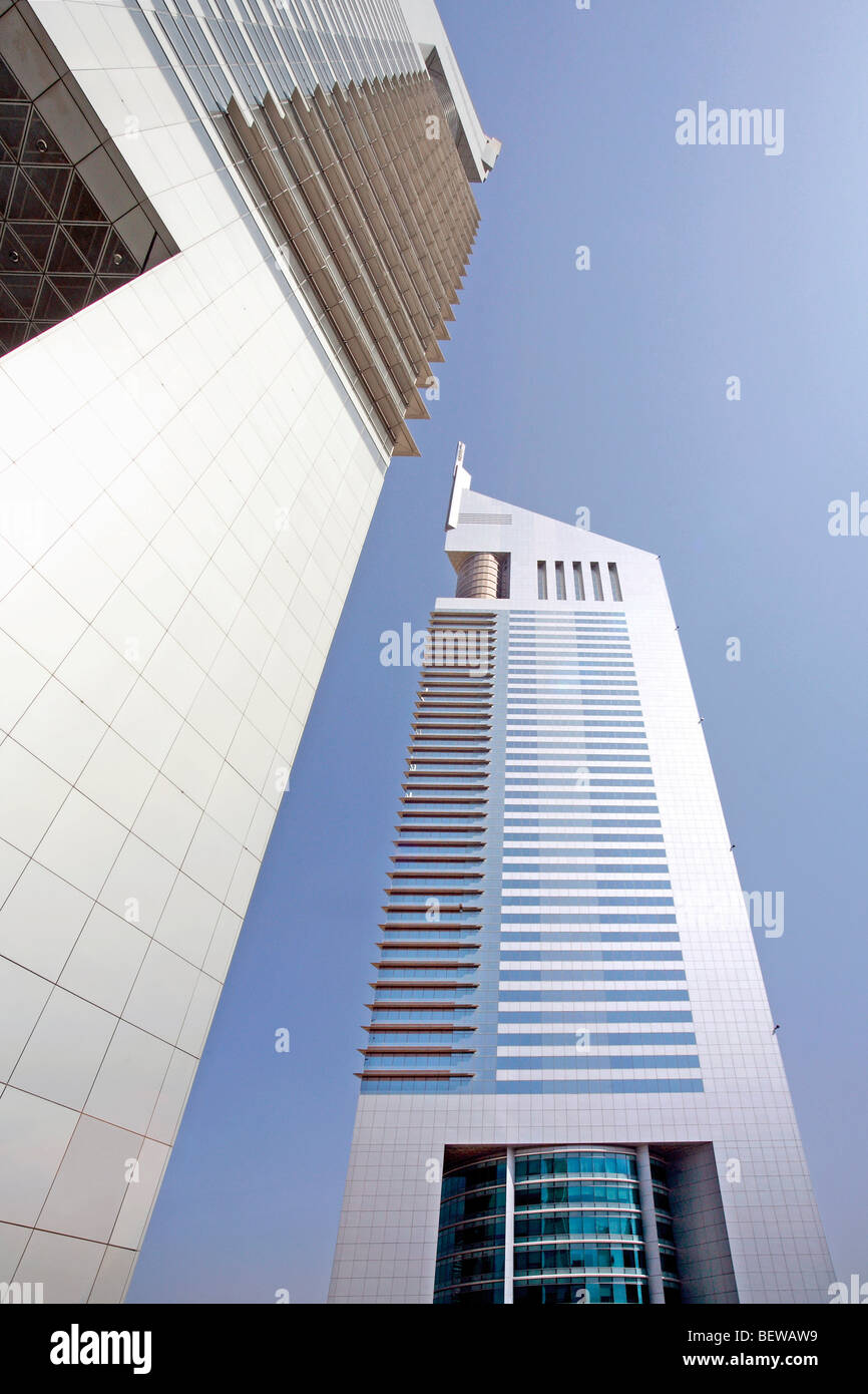 Two skyscapers hi-res stock photography and images - Alamy