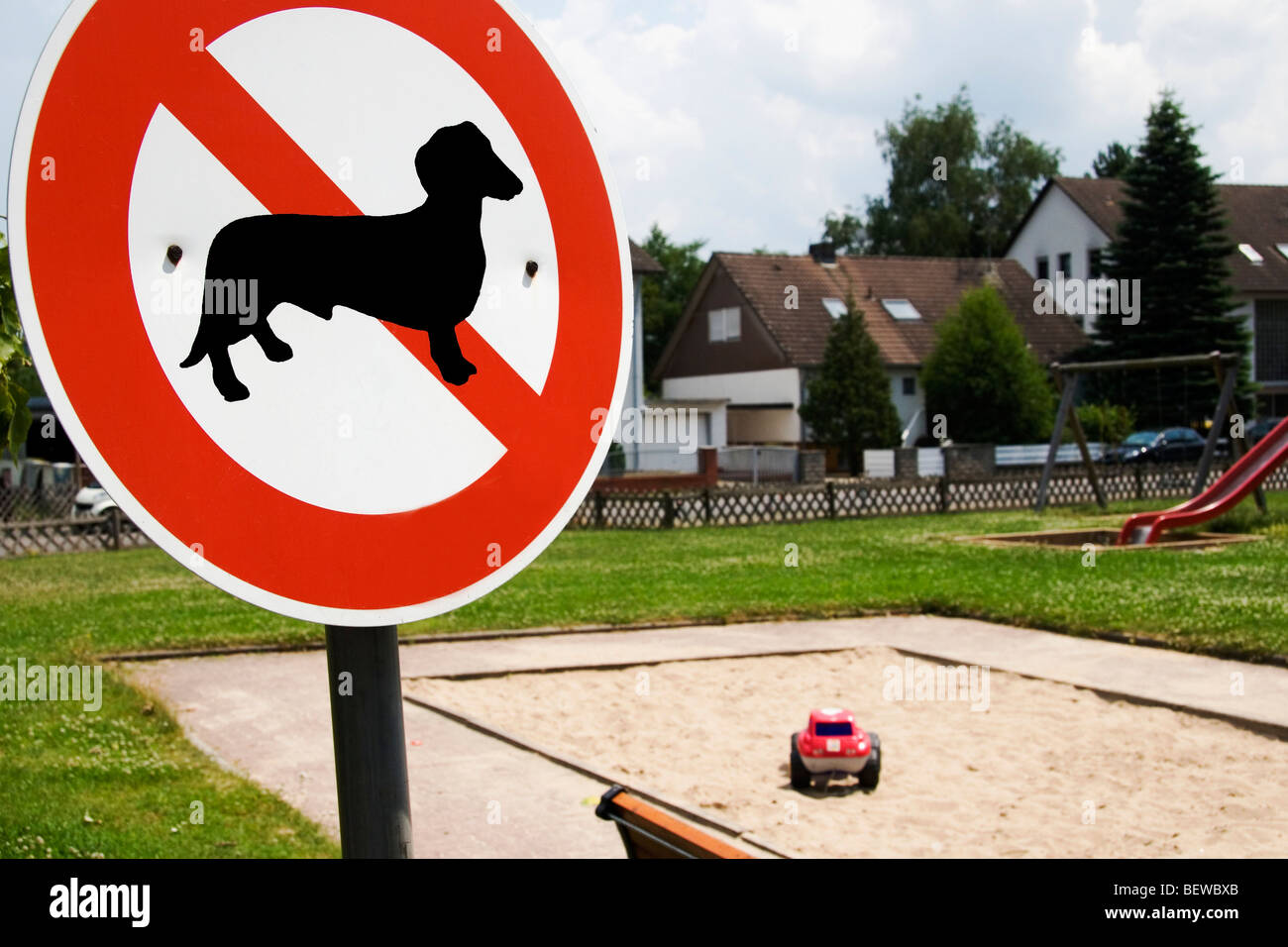 Sign dogs forbidden in front of a playground Stock Photo - Alamy