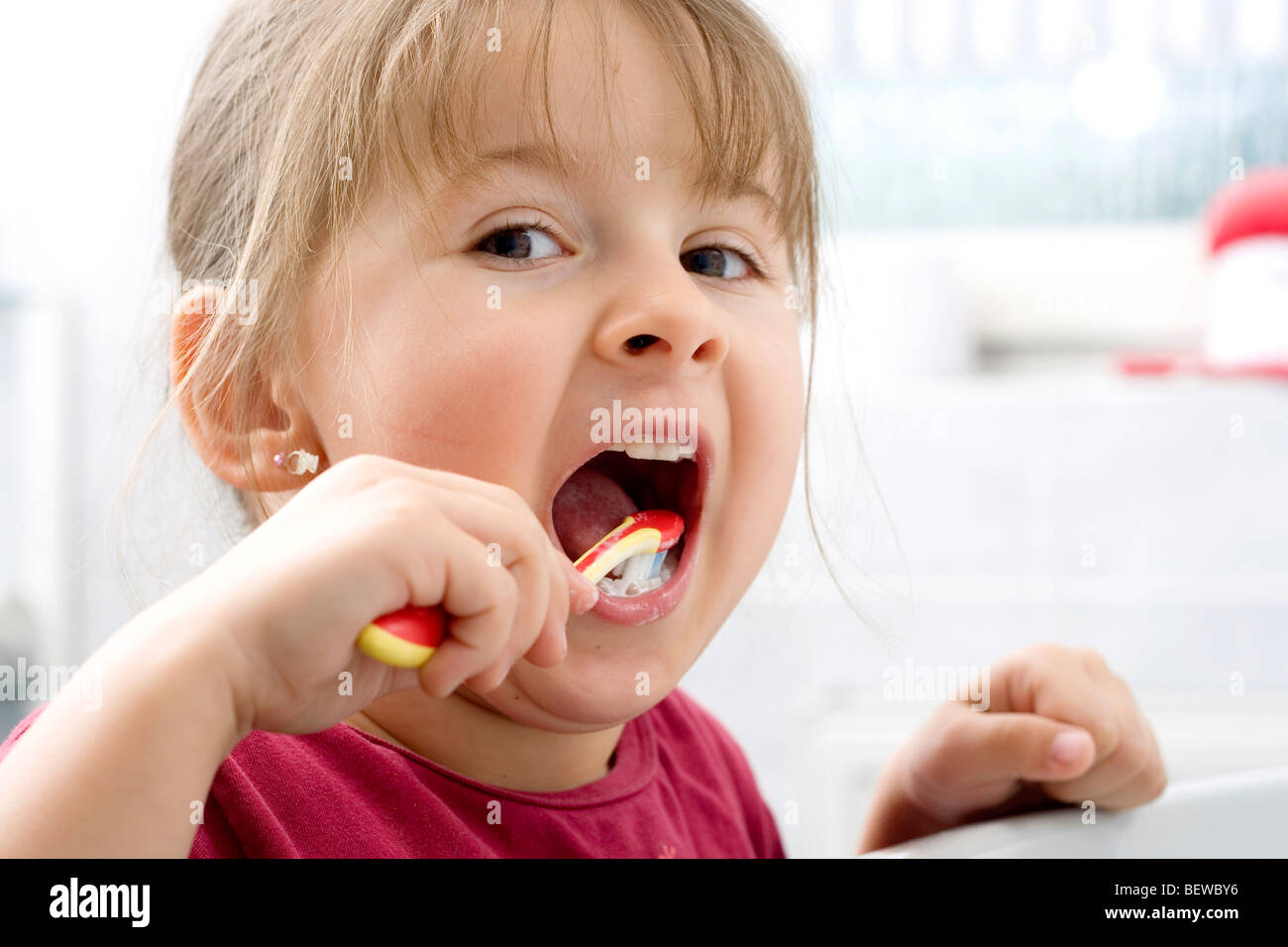 Girl brushing teeth Stock Photo - Alamy