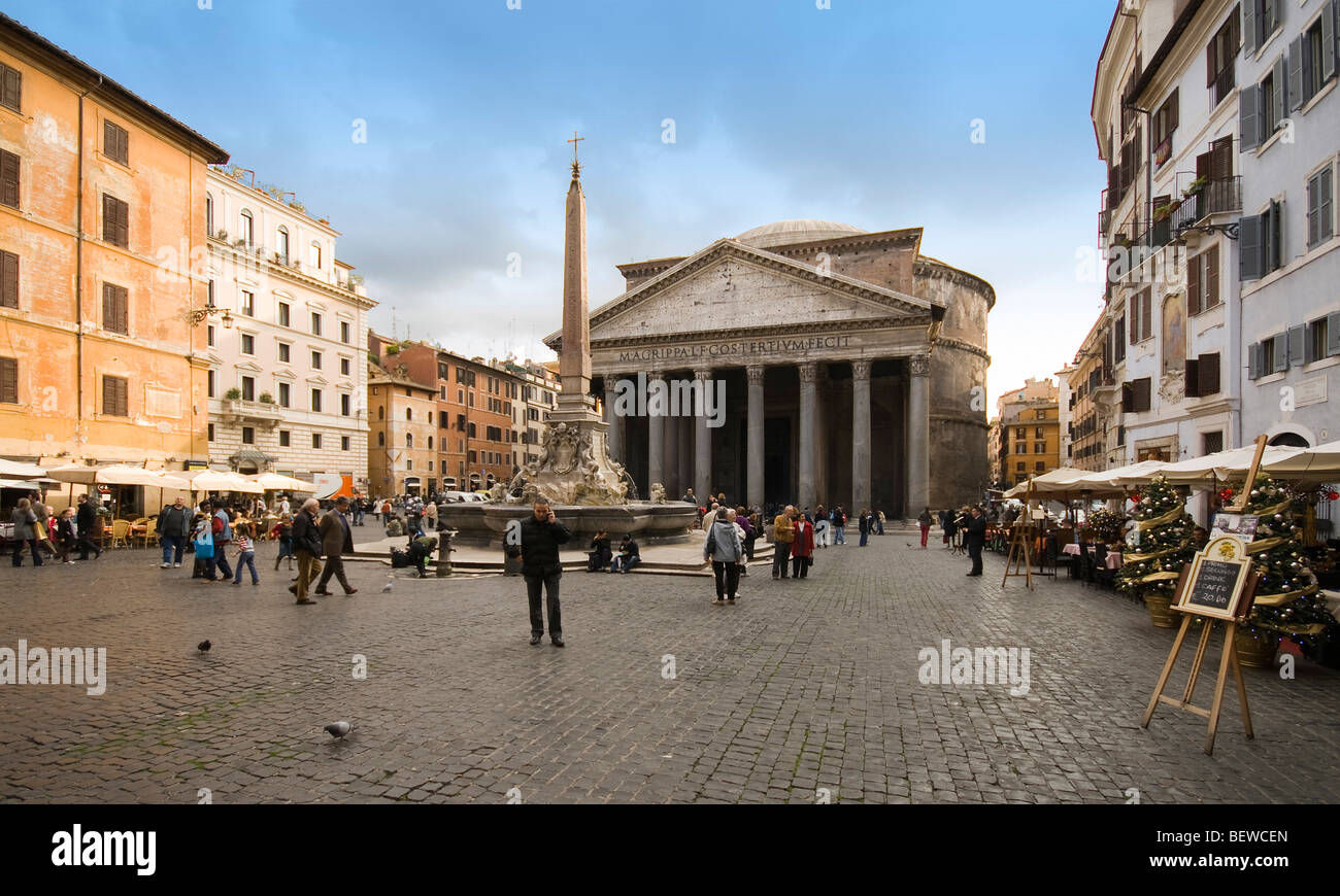 Piazza della rotonda hi-res stock photography and images - Alamy