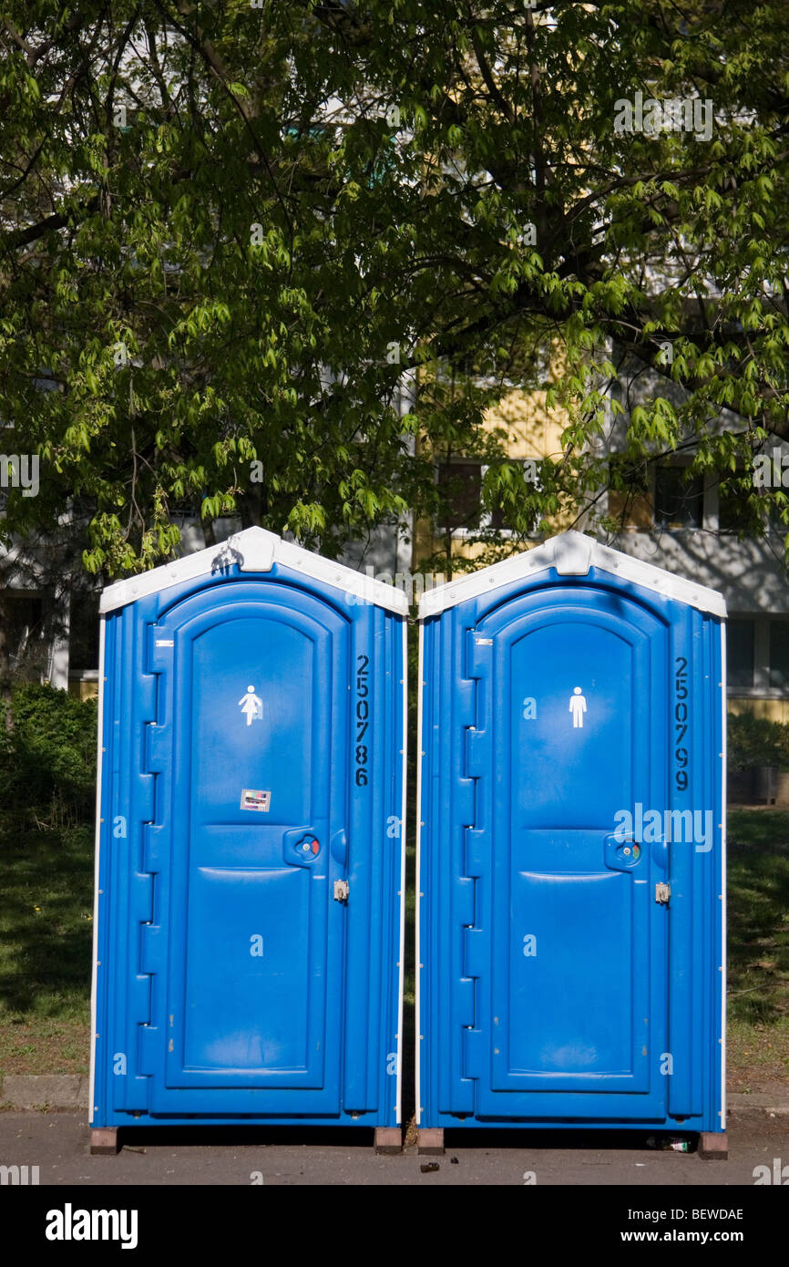 Full length public hi-res stock photography and images - Alamy