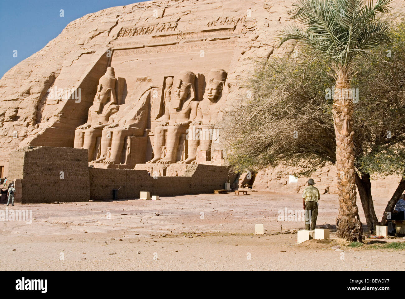 Colossal building hi-res stock photography and images - Alamy