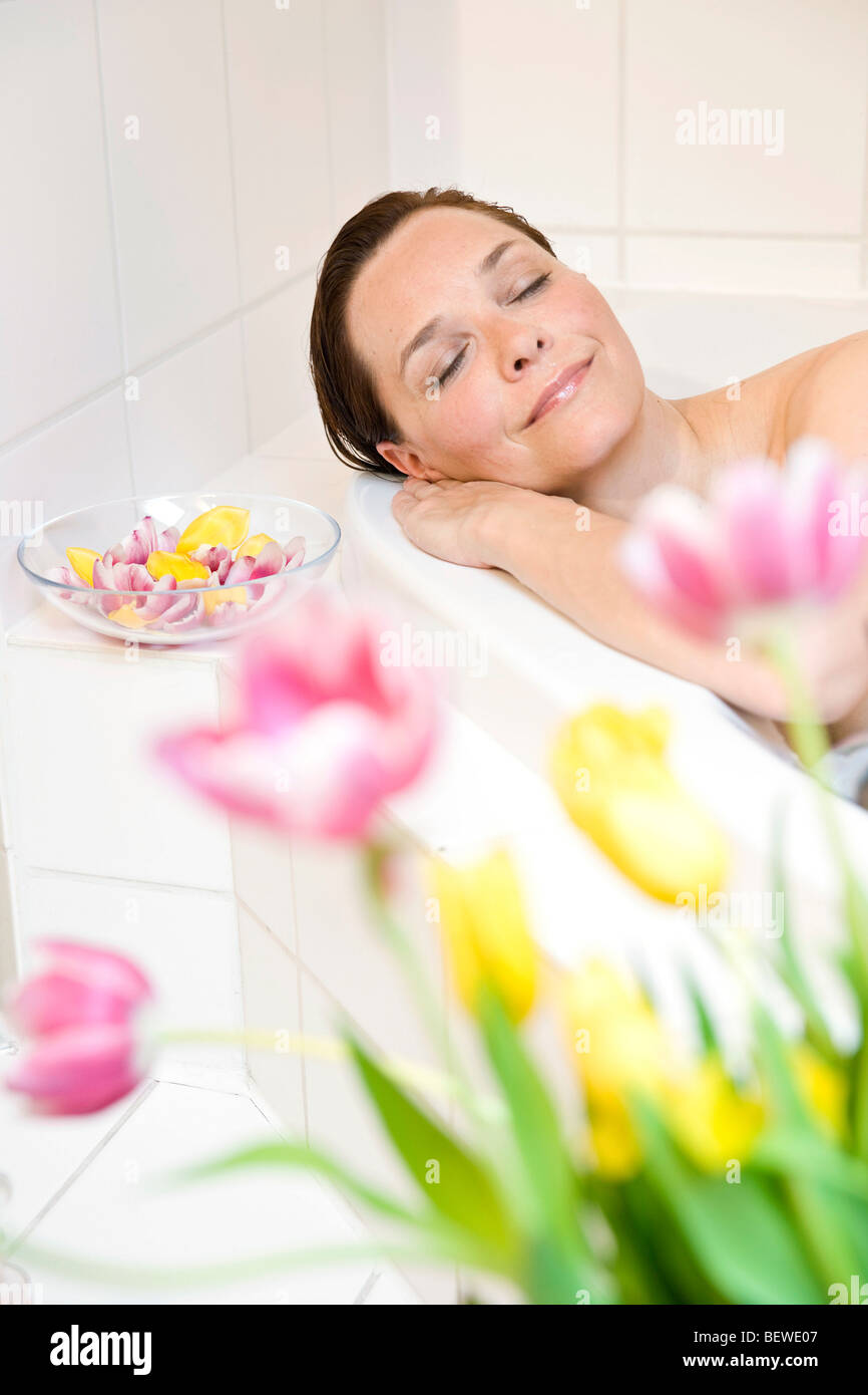 Woman relaxing in a bath tub Stock Photo - Alamy