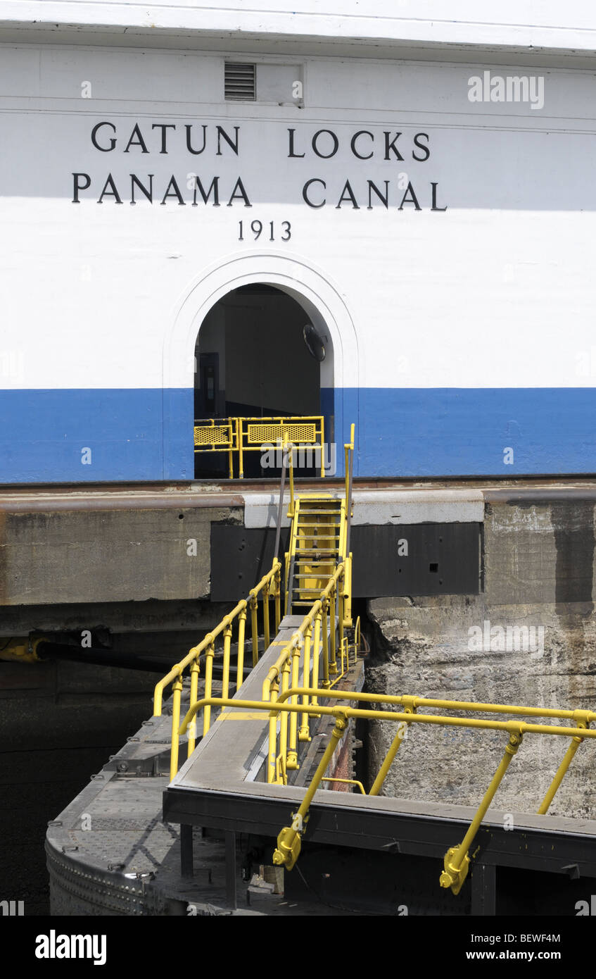 Canal Control Tower With Gate Gatun Locks Colon Panama Stock Photo - Alamy