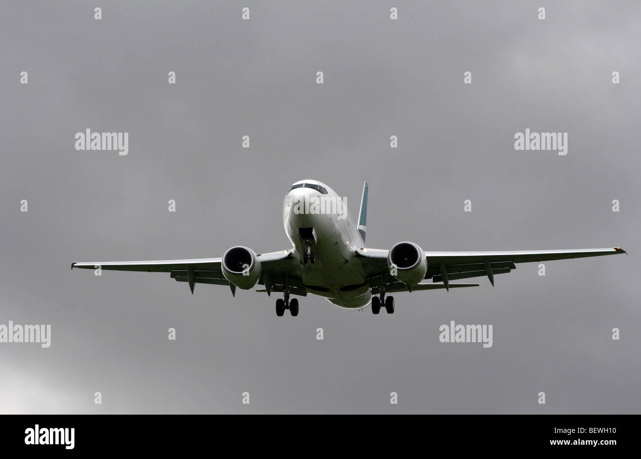 Jet airplane landing in storm hi-res stock photography and images - Alamy