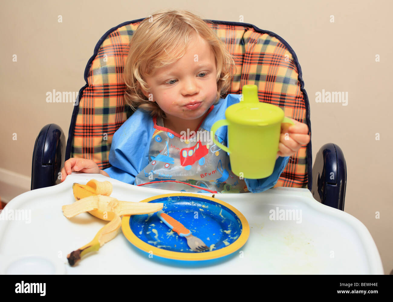 Toddlers beaker hi-res stock photography and images - Alamy