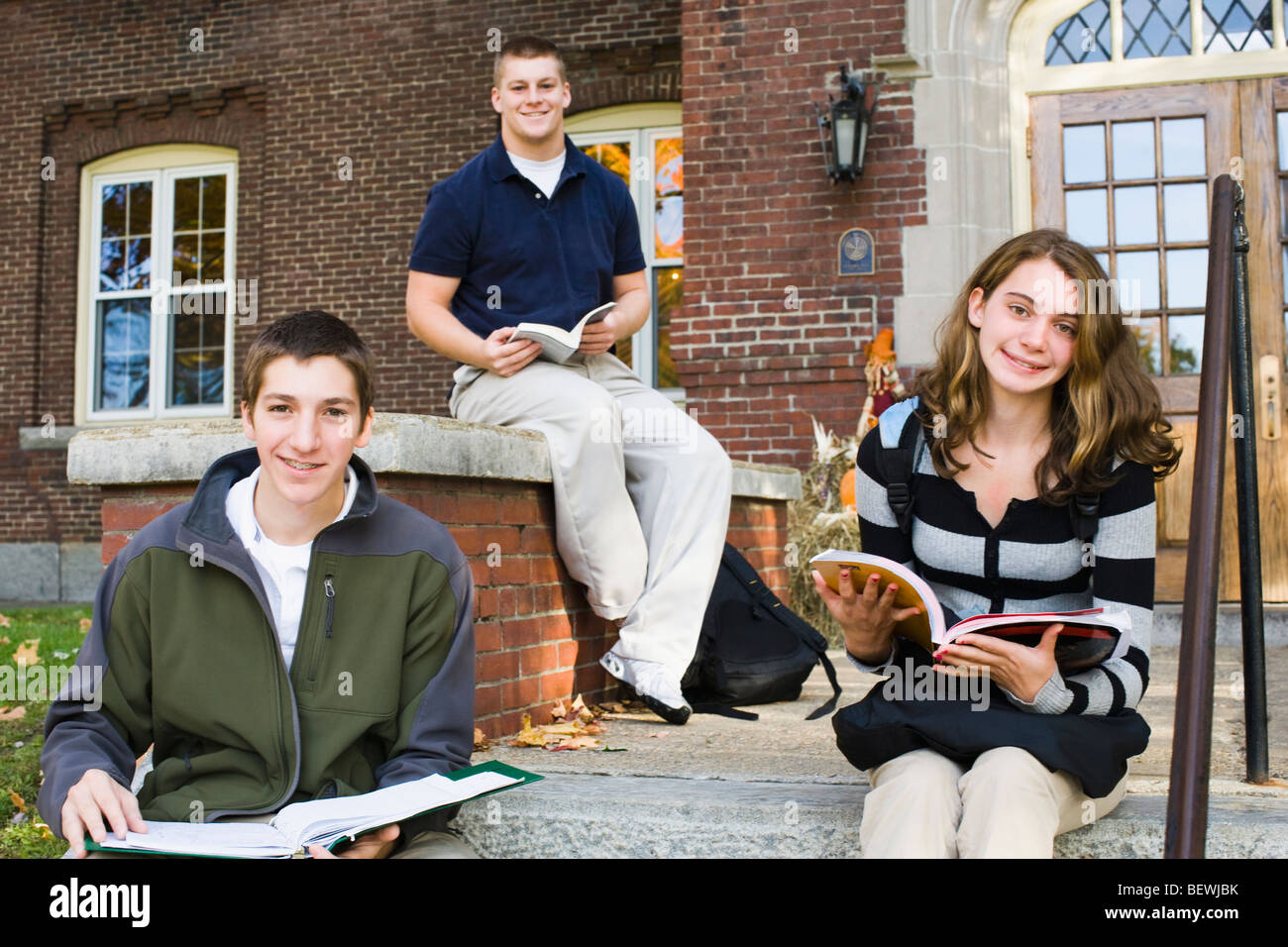 Full length holding smiling hi-res stock photography and images - Alamy