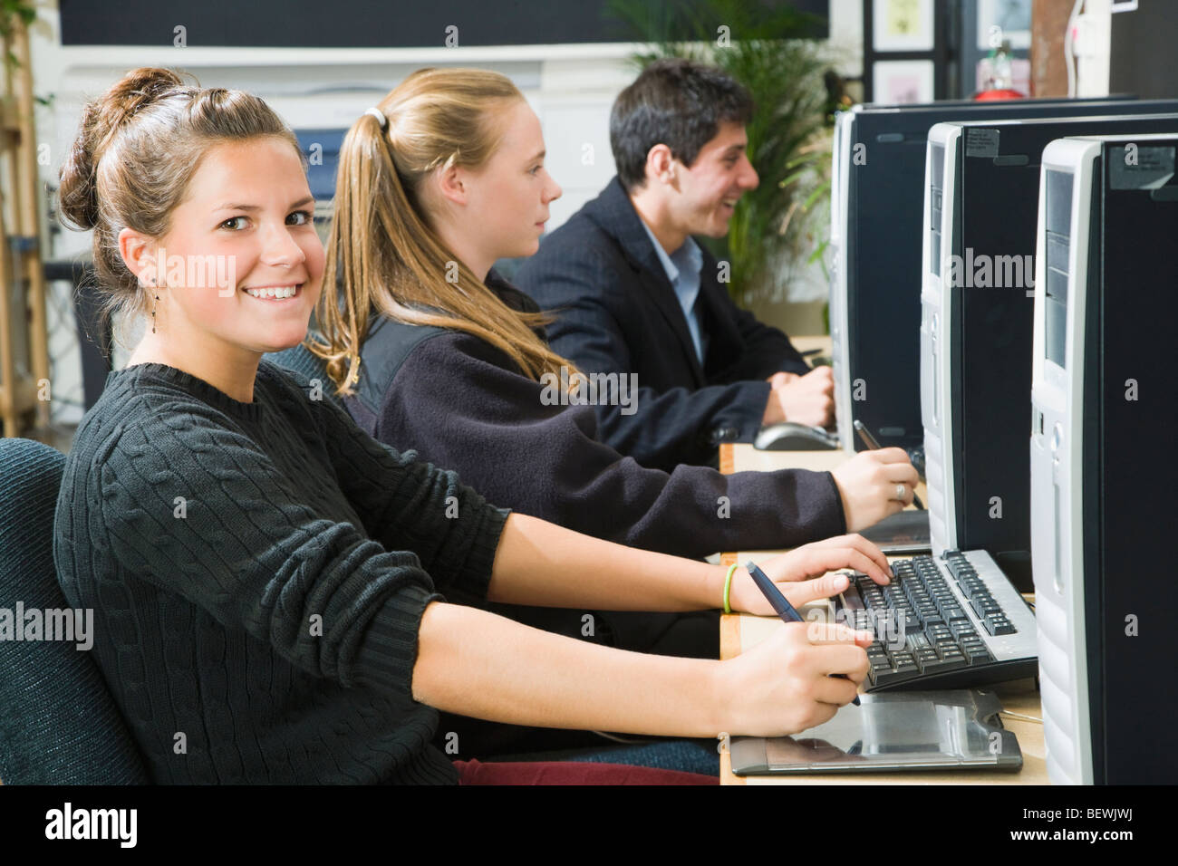 Usa university students writing hi-res stock photography and images - Alamy