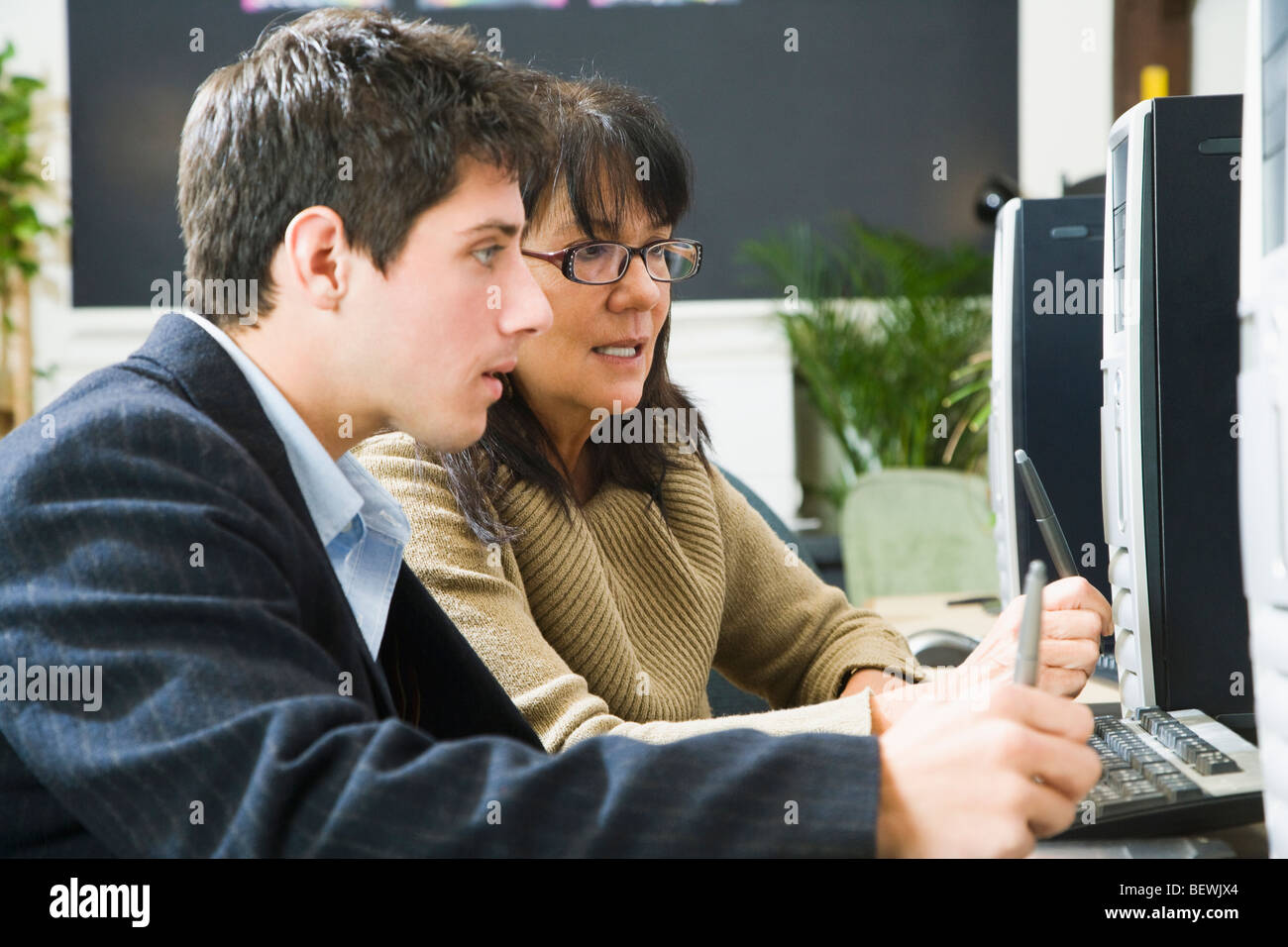 Usa university student teacher hi-res stock photography and images - Alamy