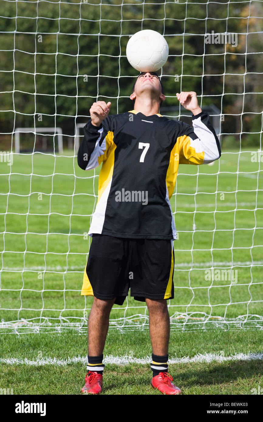 Balance soccer ball on head hi-res stock photography and images - Alamy