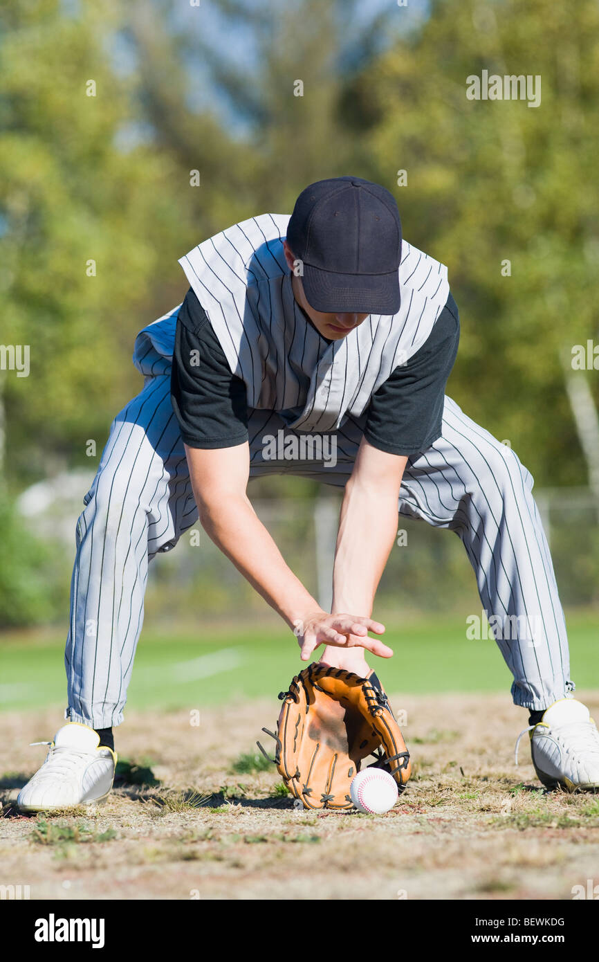 Teenage boy playing baseball Stock Photo - Alamy