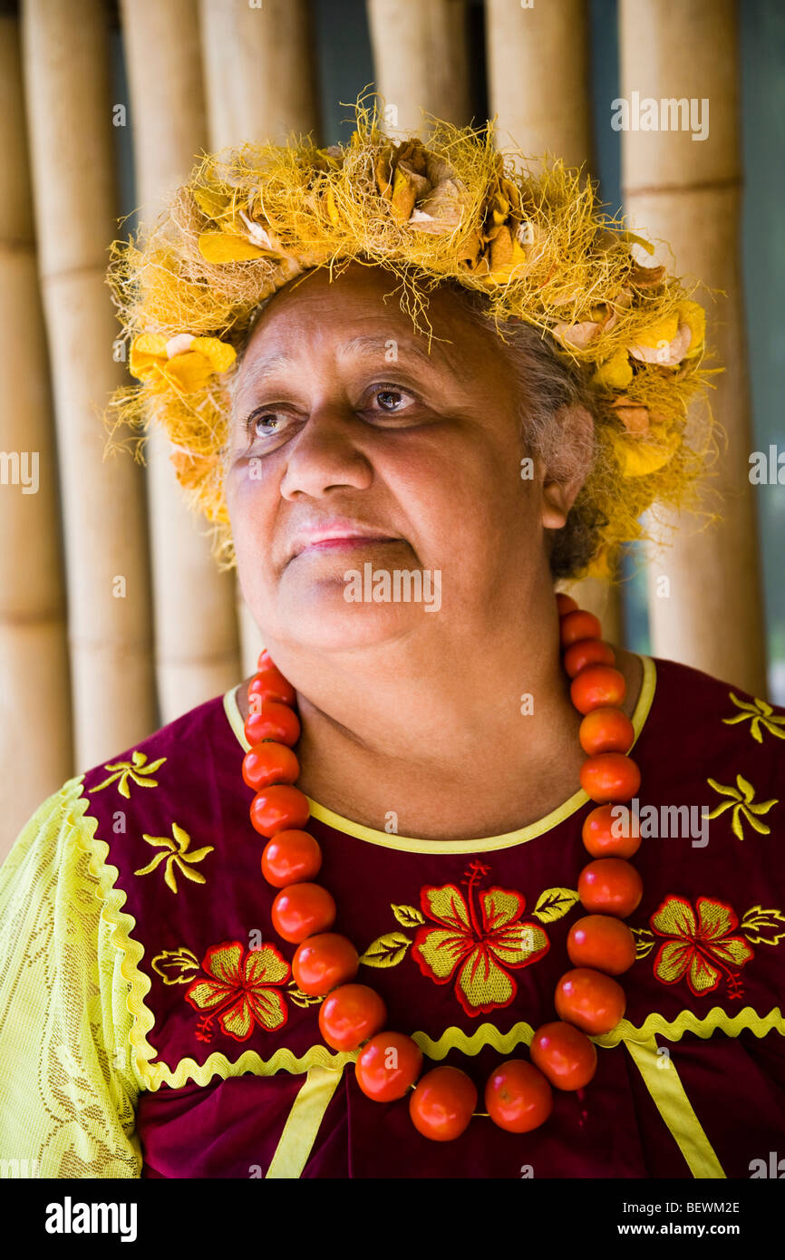 Woman with laurel wreath hi-res stock photography and images - Alamy