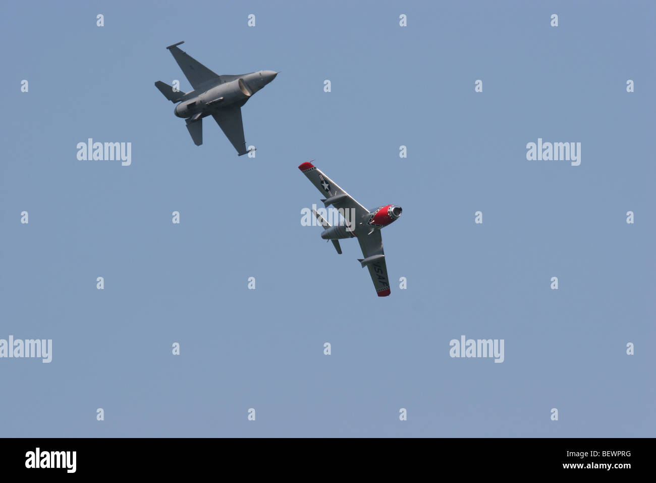 F 16 heritage flight formation hi-res stock photography and images - Alamy