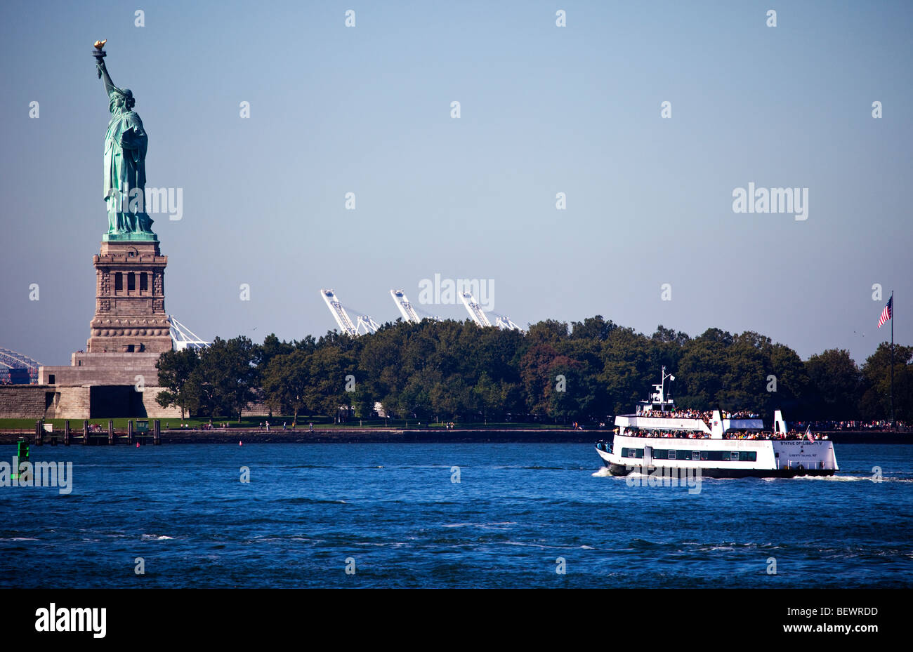 Statue of liberty ferry hi-res stock photography and images - Alamy