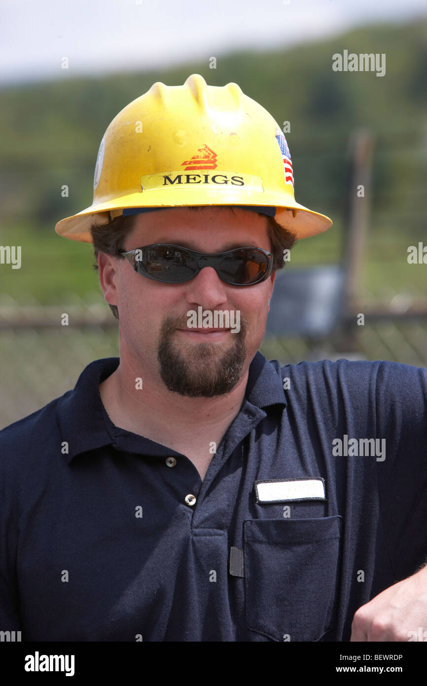 Crew foreman hi-res stock photography and images - Alamy