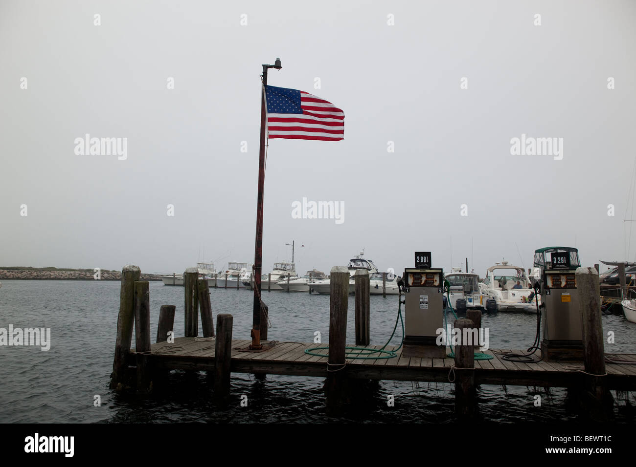 Gas station american flag hi-res stock photography and images - Alamy
