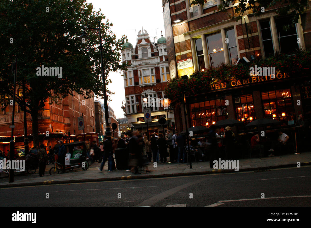 London Night street scene Stock Photo - Alamy