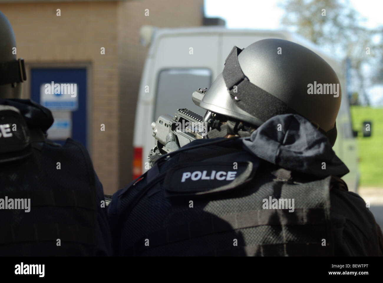 Police tactical firearms officer in containment Stock Photo - Alamy