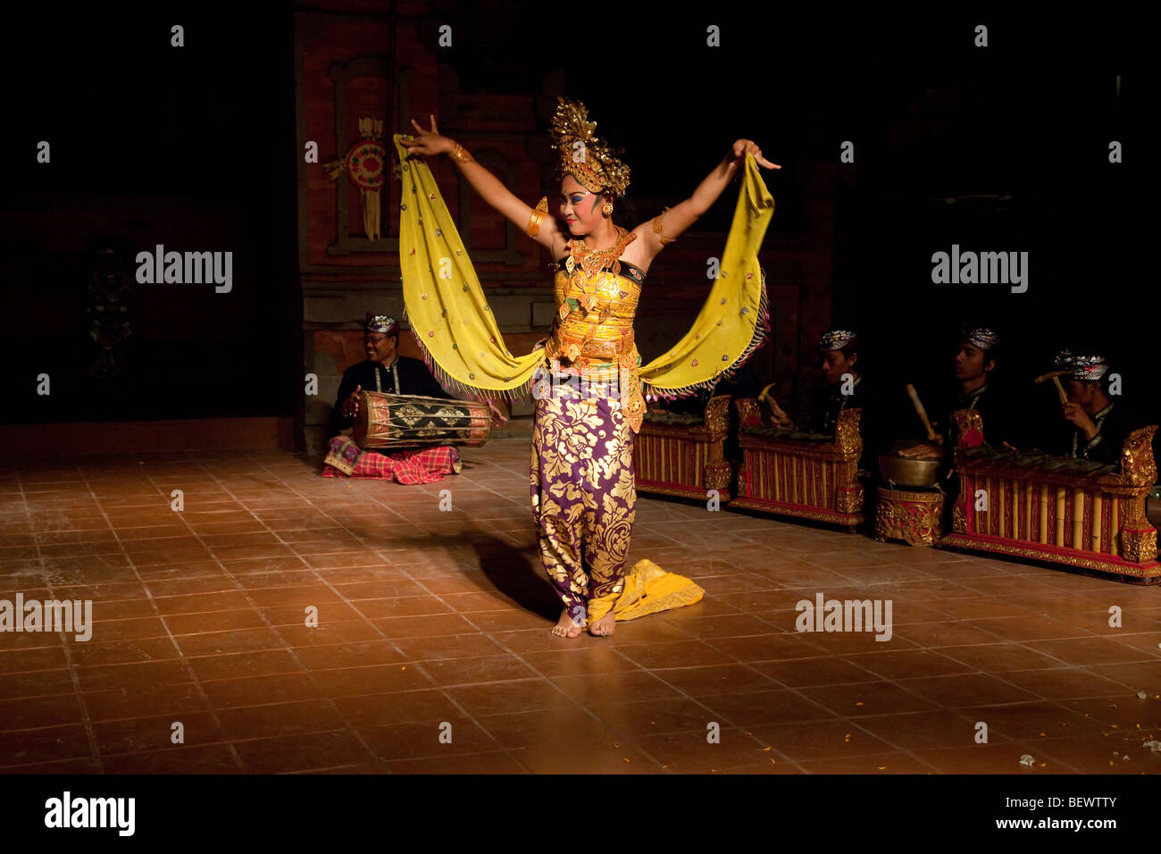 Legong Kraton female Balinese dancer, Bali Stock Photo - Alamy