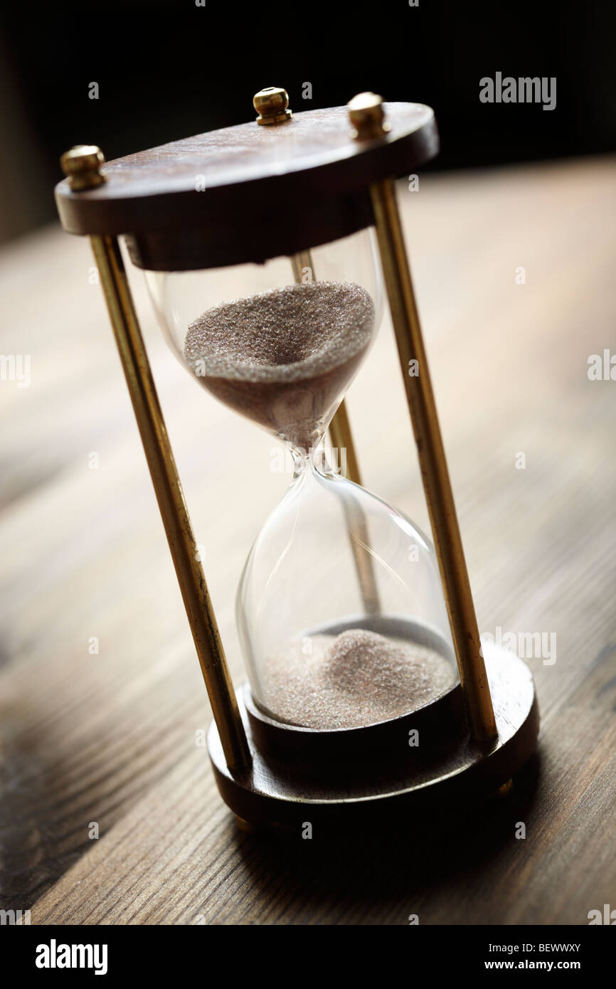 Hourglass hi-res stock photography and images - Alamy