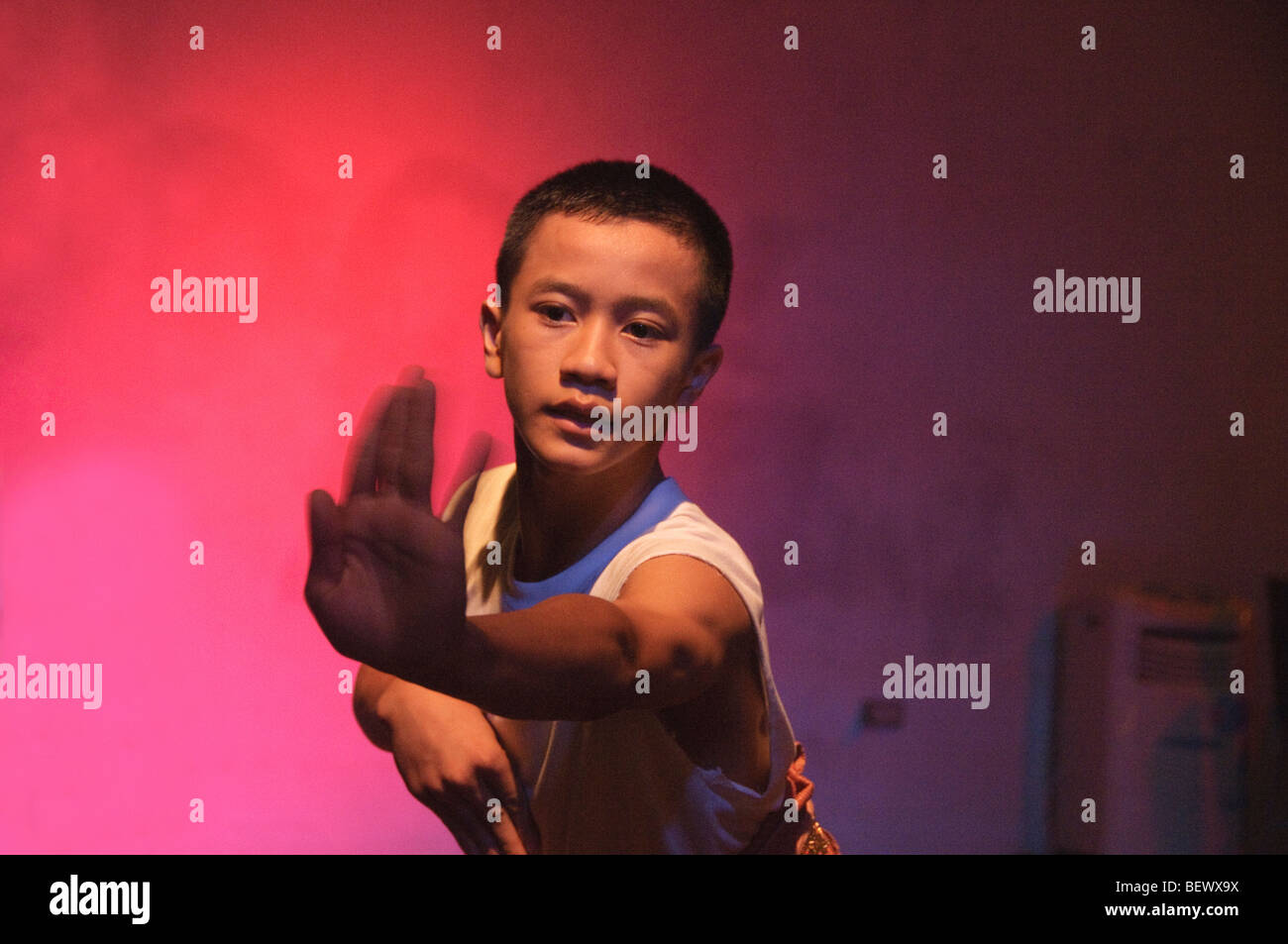 Young thai dancer hi-res stock photography and images - Alamy