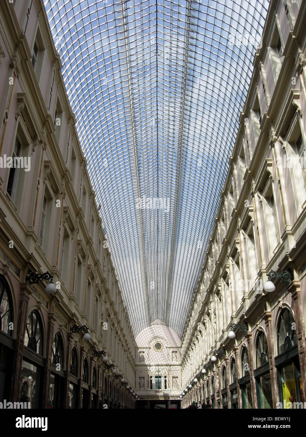 Vertical passage hi-res stock photography and images - Alamy