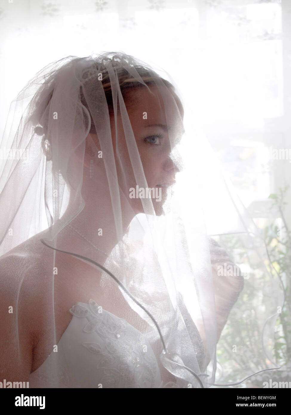 Beautiful young bride woman hi-res stock photography and images - Alamy
