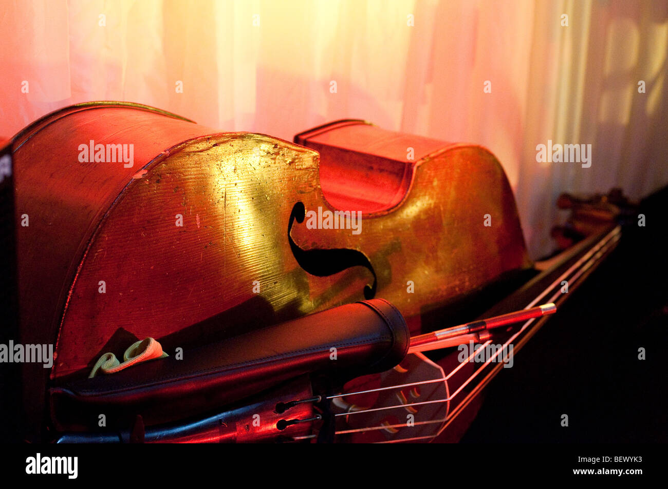 Jazz double bass at rest Stock Photo - Alamy