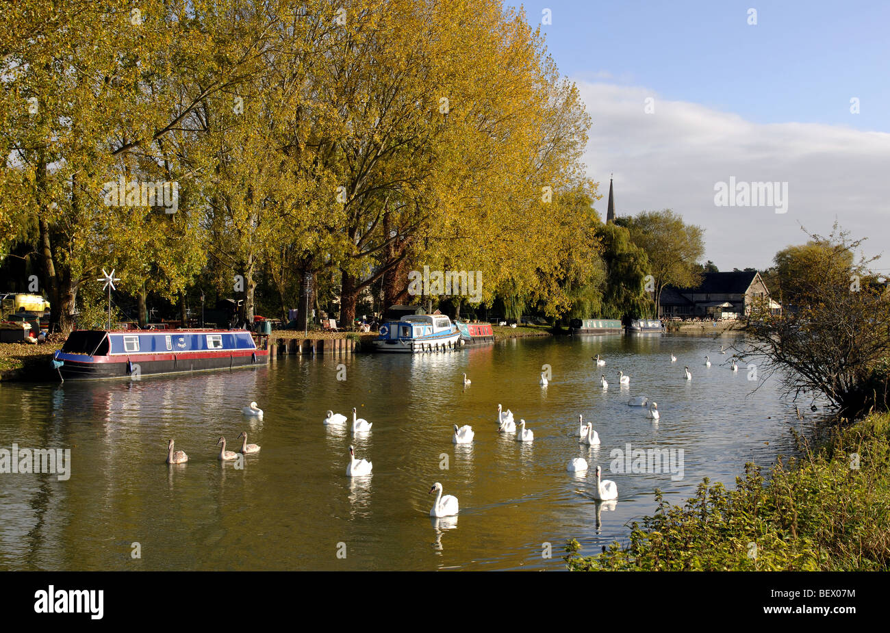 River thames in autumn hi-res stock photography and images - Alamy