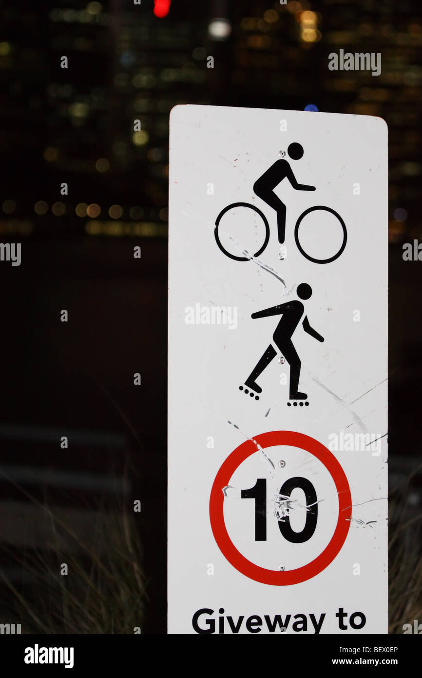 Safety signage hi-res stock photography and images - Alamy