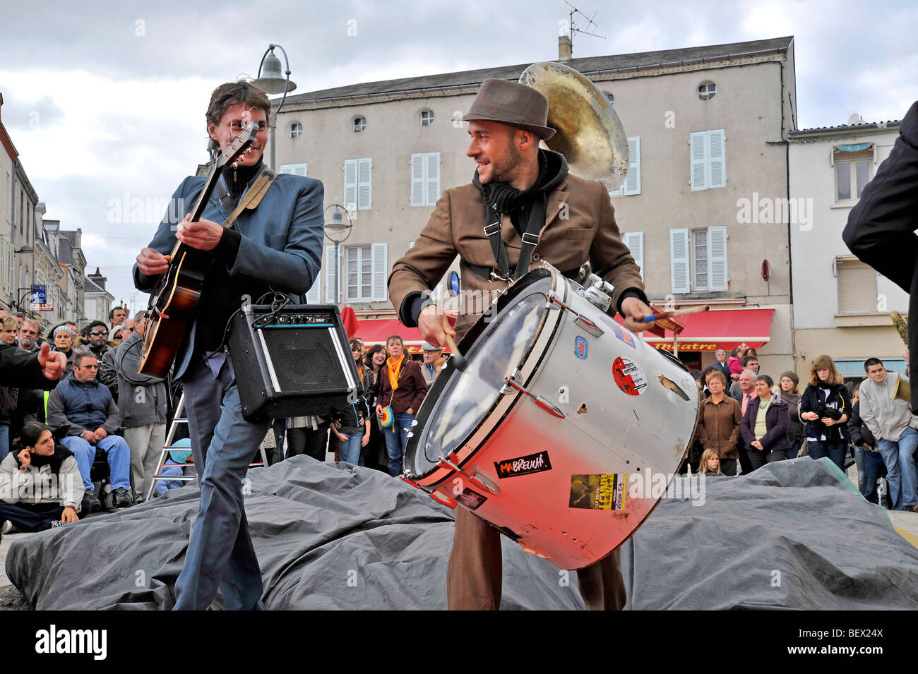 Fanfares hi-res stock photography and images - Alamy