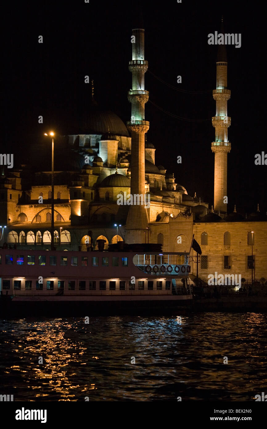 Turkey Istanbul Yeni mosque at night Stock Photo - Alamy