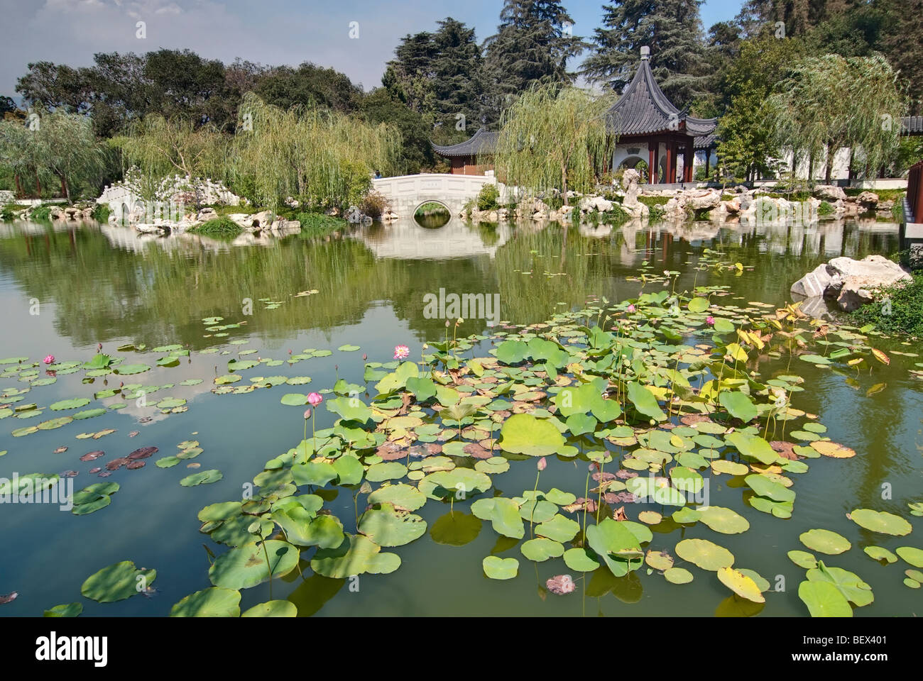 Chinese garden bridges hi-res stock photography and images - Alamy