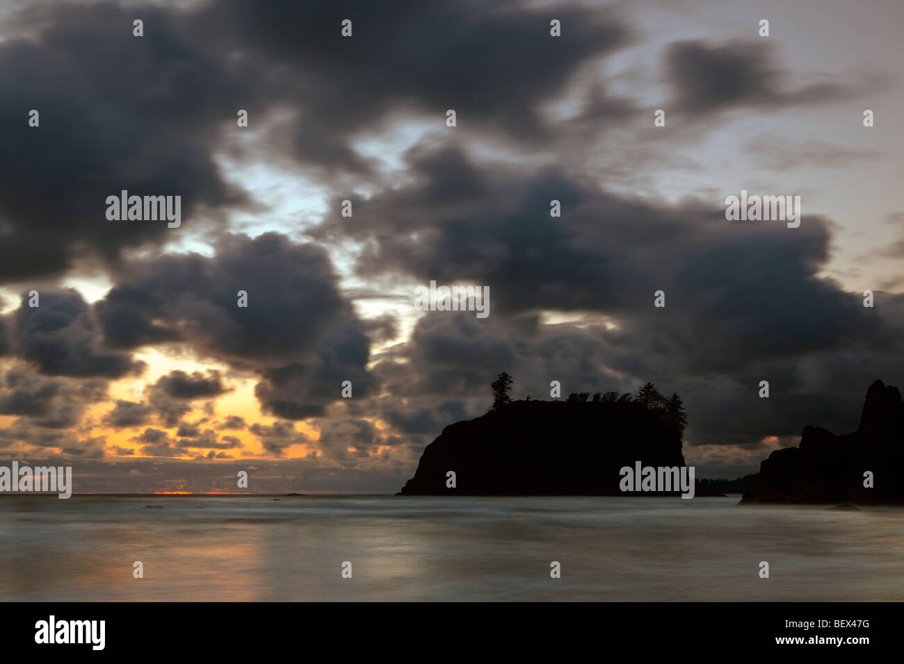 USA, Washington, Olympic National Park, Ruby Beach, shore at dusk Stock ...