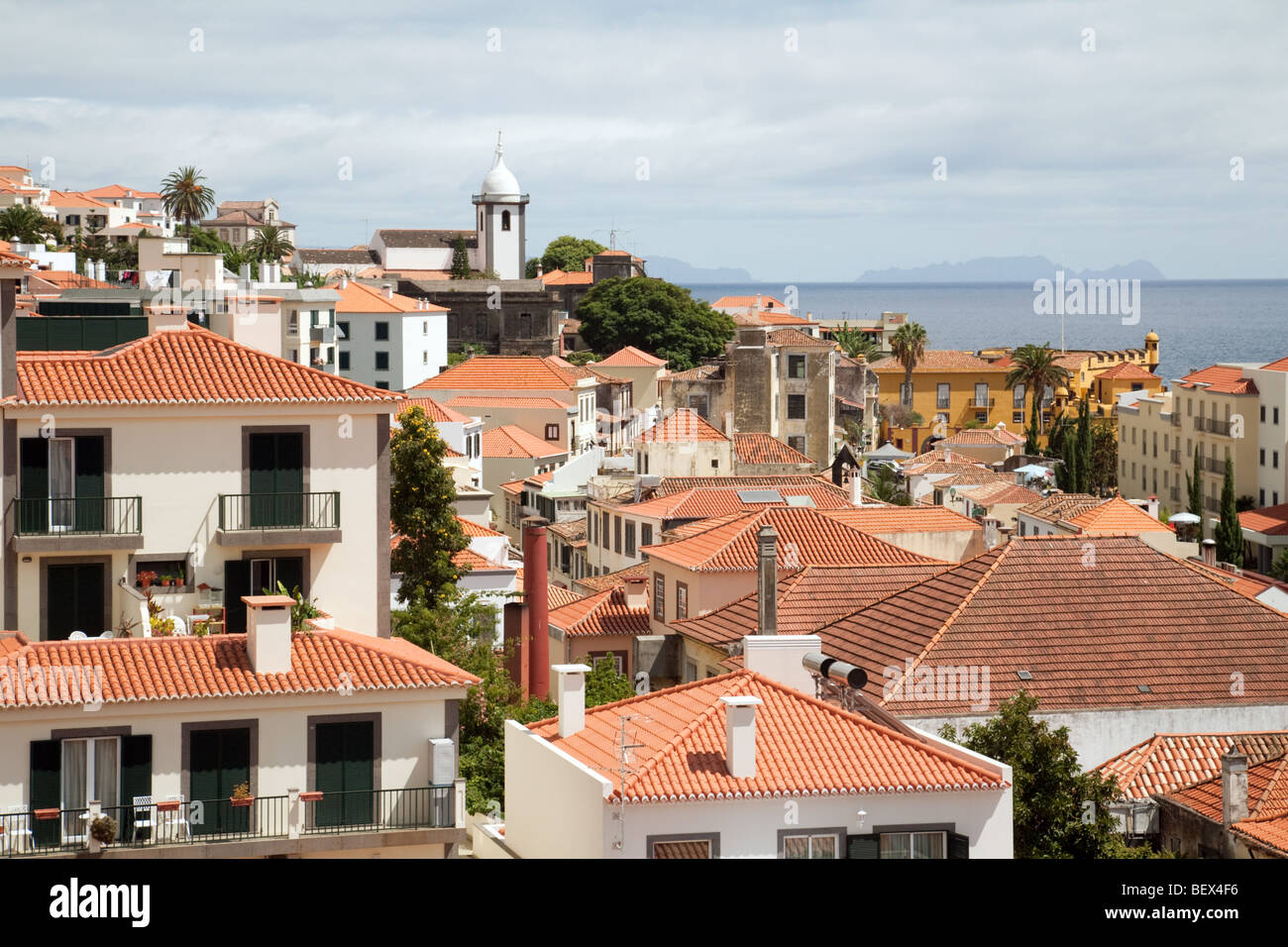 Rooftops red hi-res stock photography and images - Alamy