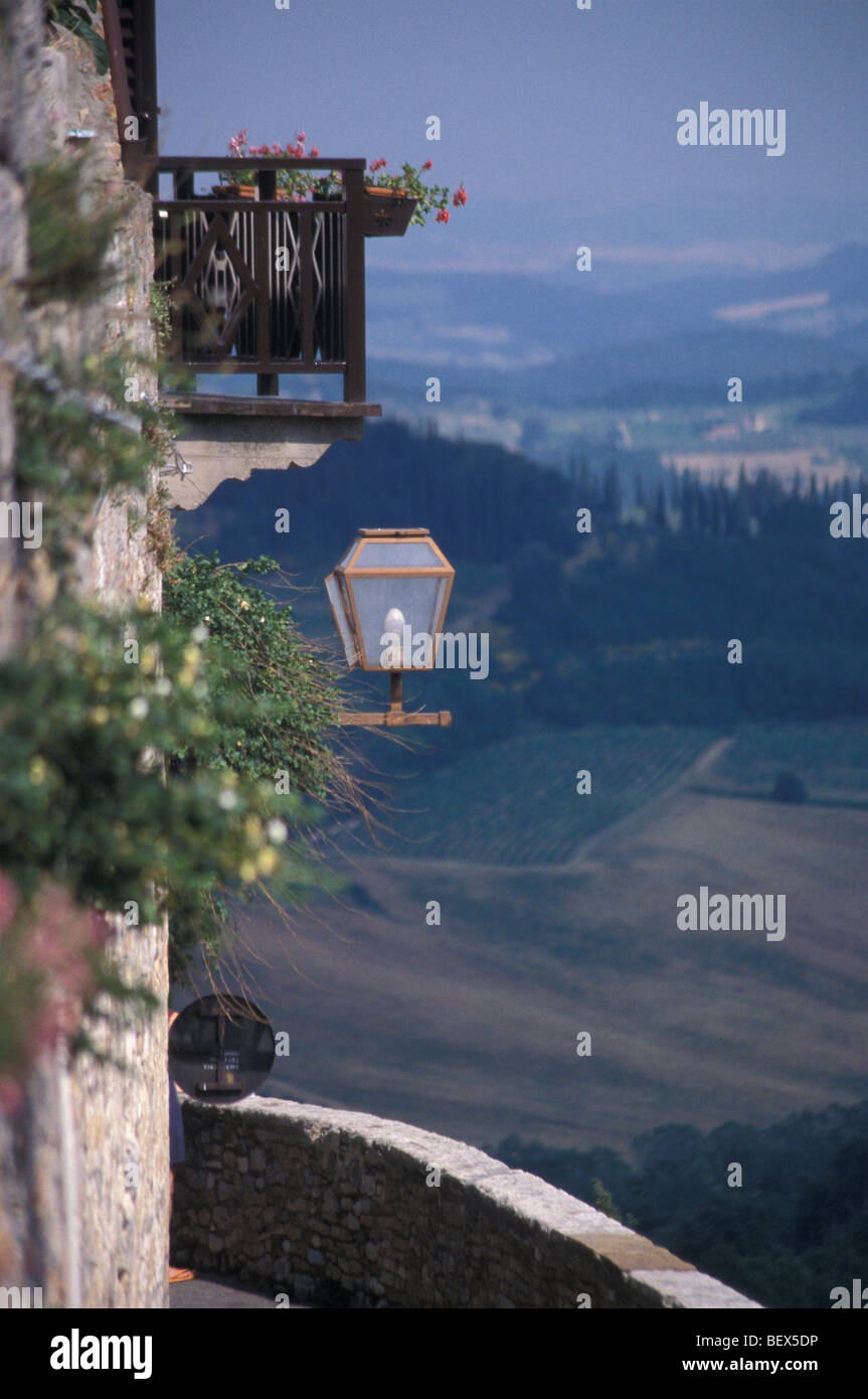 Balcony flowers in tuscany hi-res stock photography and images - Alamy