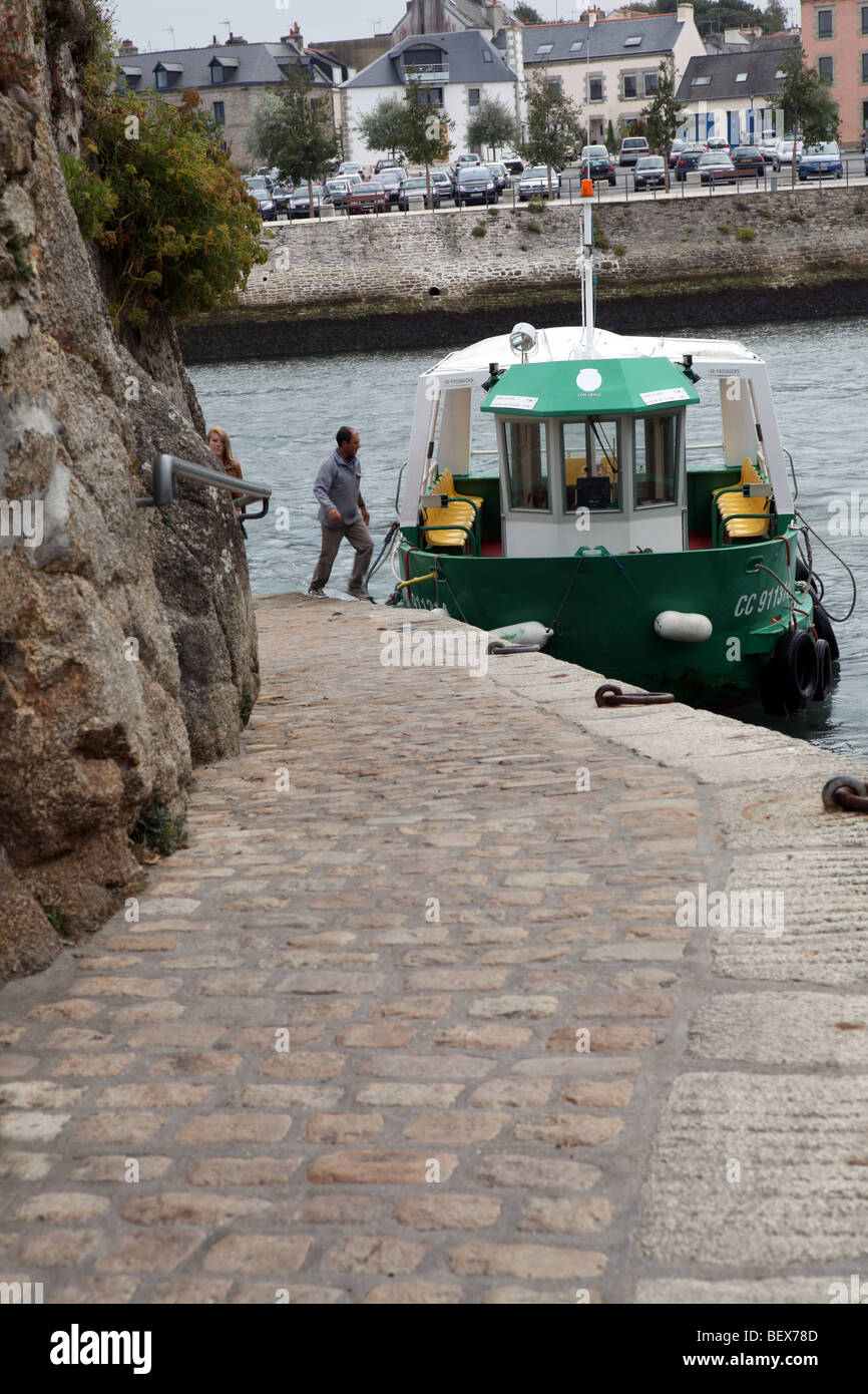 Arrival of the pedestrian ferry crossing - Concarneau - Finistere ...