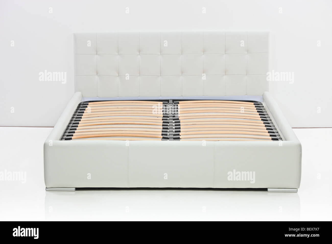 A view of a modern bed in an empty room Stock Photo - Alamy