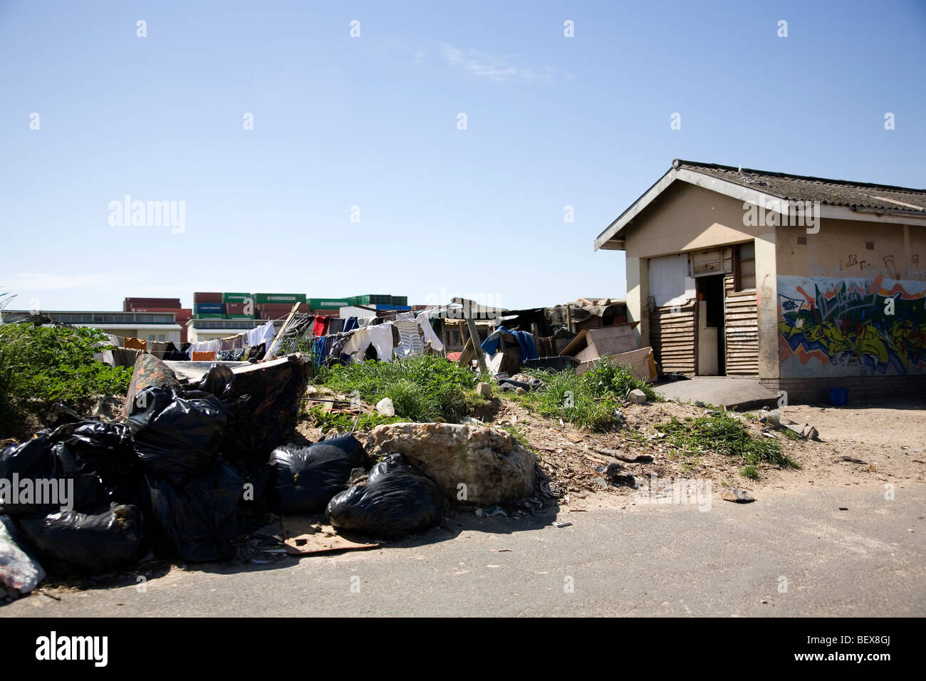 Homeless black mother child hi-res stock photography and images - Alamy