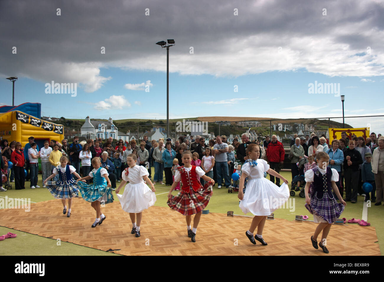 Scottish dancing hi-res stock photography and images - Alamy