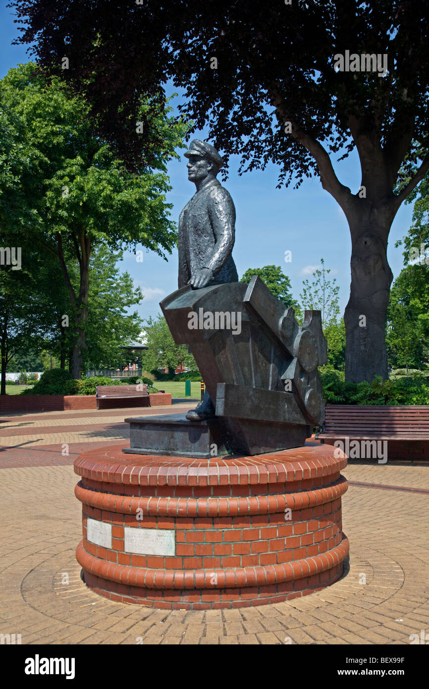 Railway Man Statue High Resolution Stock Photography and Images - Alamy
