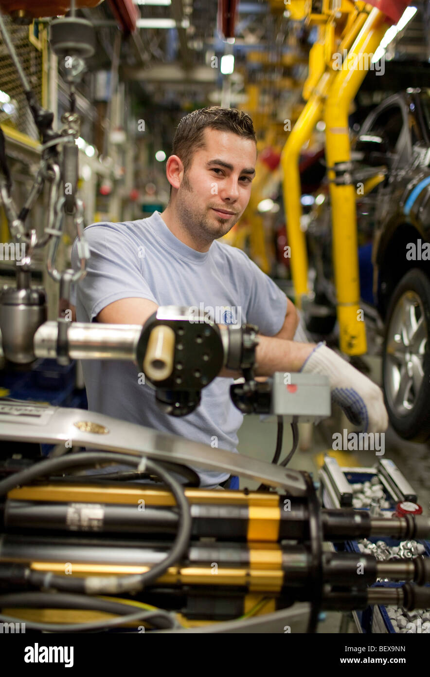 Employee at Ford car production Stock Photo - Alamy