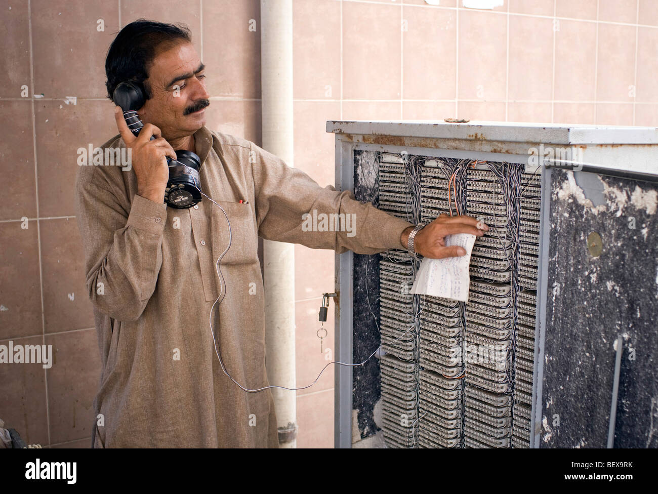 Engineer , got the wrong connection Stock Photo - Alamy