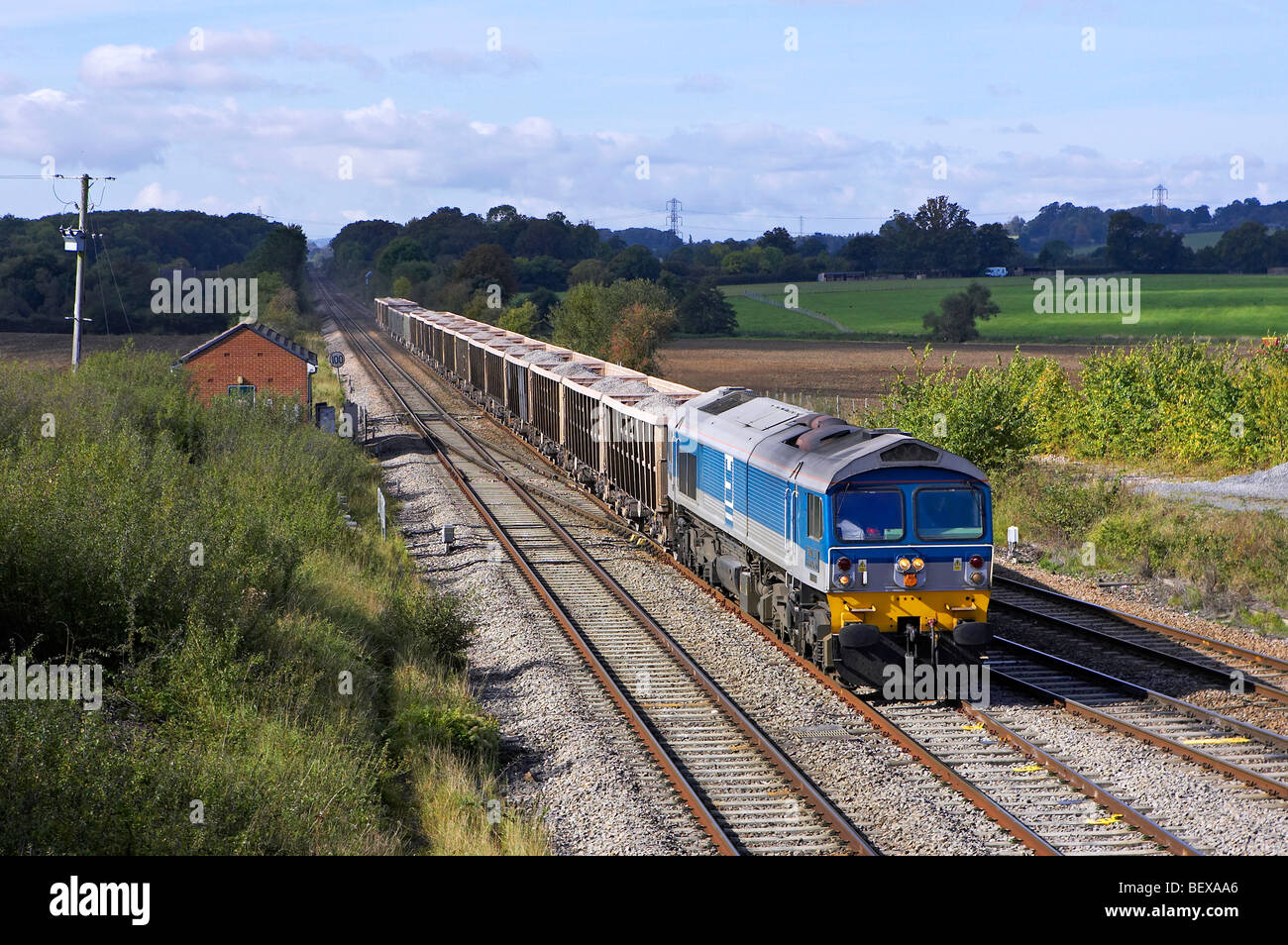 Aggregate Industries (Foster Yeoman) 59004 'Paul A Hammond' passes over ...