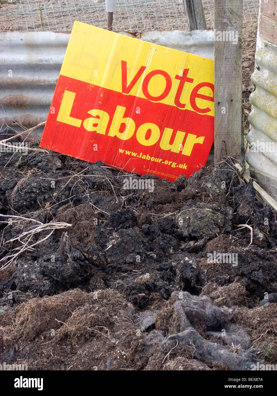 Vote labour sign hi-res stock photography and images - Alamy