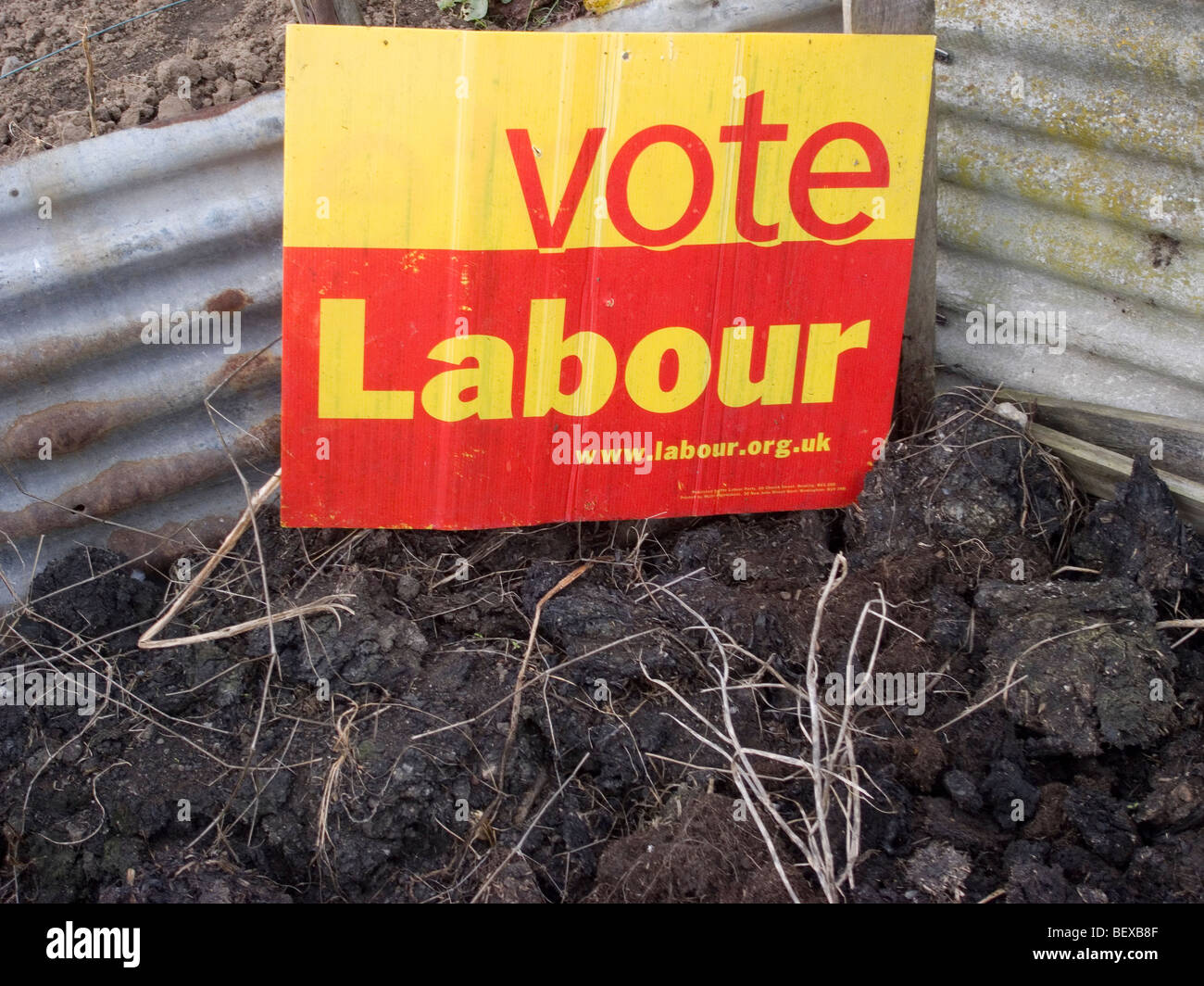 Vote labour sign hi-res stock photography and images - Alamy
