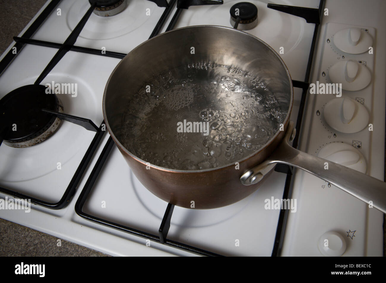 Saucepan of boiling water hi-res stock photography and images - Alamy